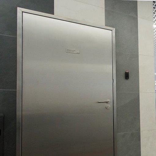 Porte battante finition inox coupe-feu | Portes spéciales | Portafeu